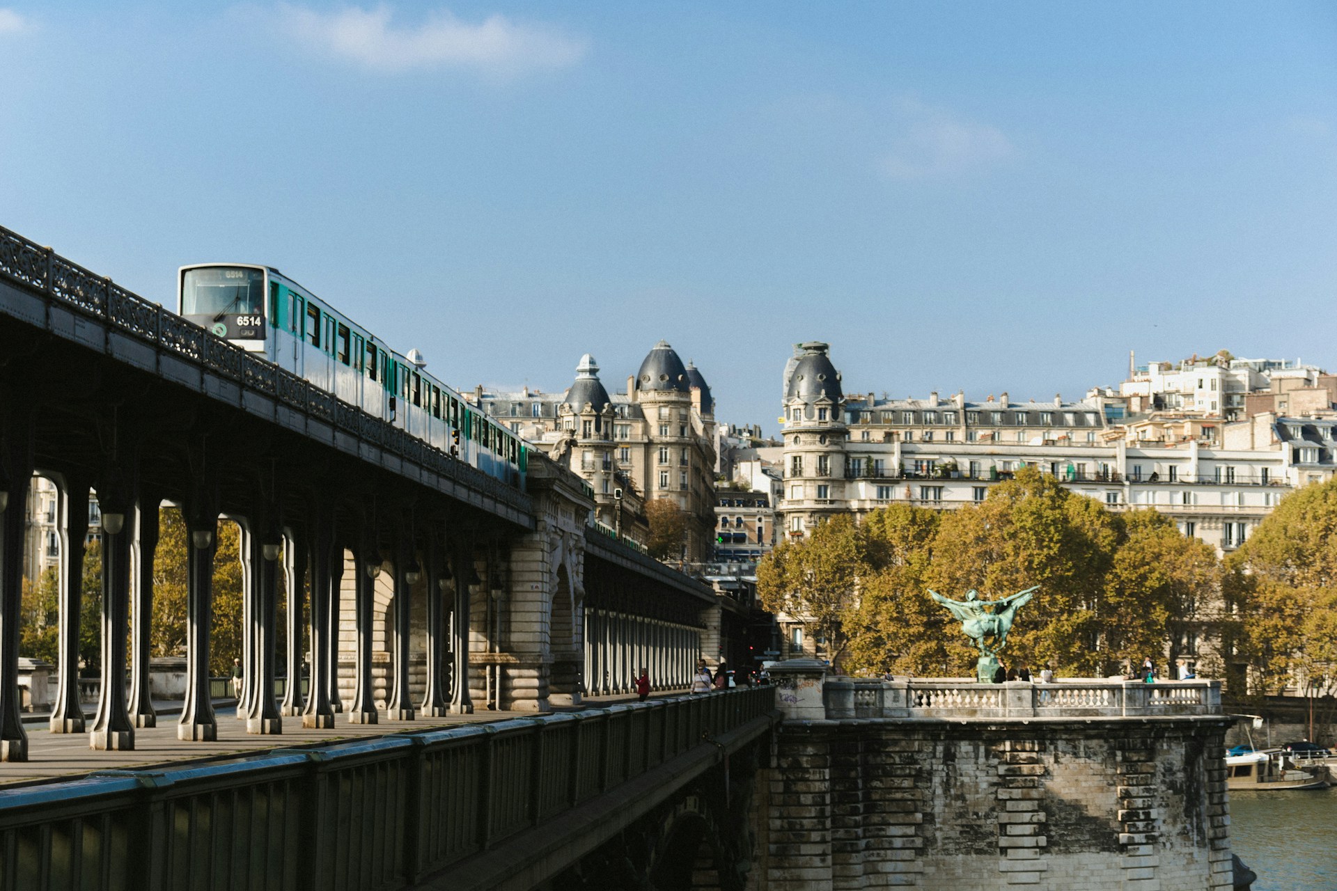 A Smooth Ride from Paris to London: The Perfect Train Experience - The ...